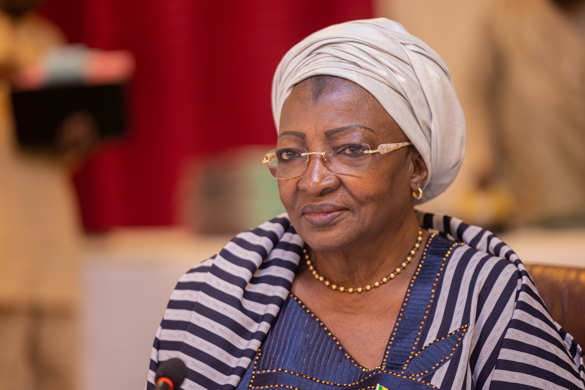 Ministre Bintou Camara-syndicat de l’EDM : Le calumet de la paix ? - LA ...